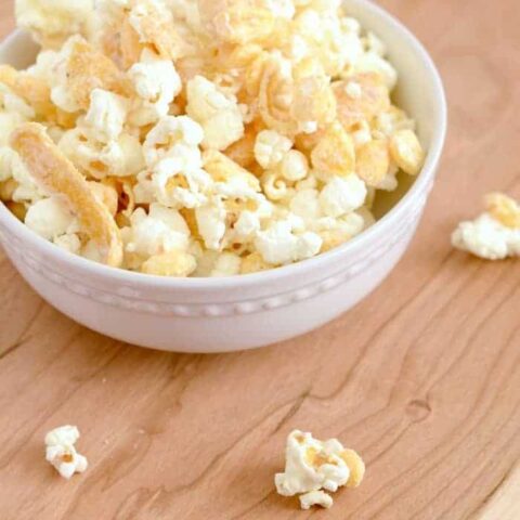 Crunchy White Chocolate Snack Mix