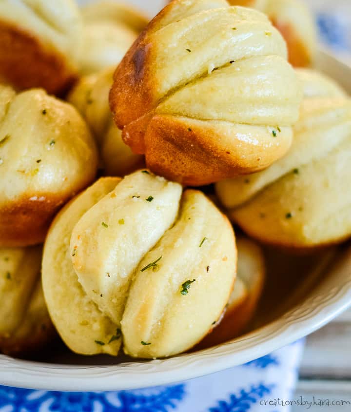 Easy Garlic Rolls Recipe (pull aparts) - Creations by Kara