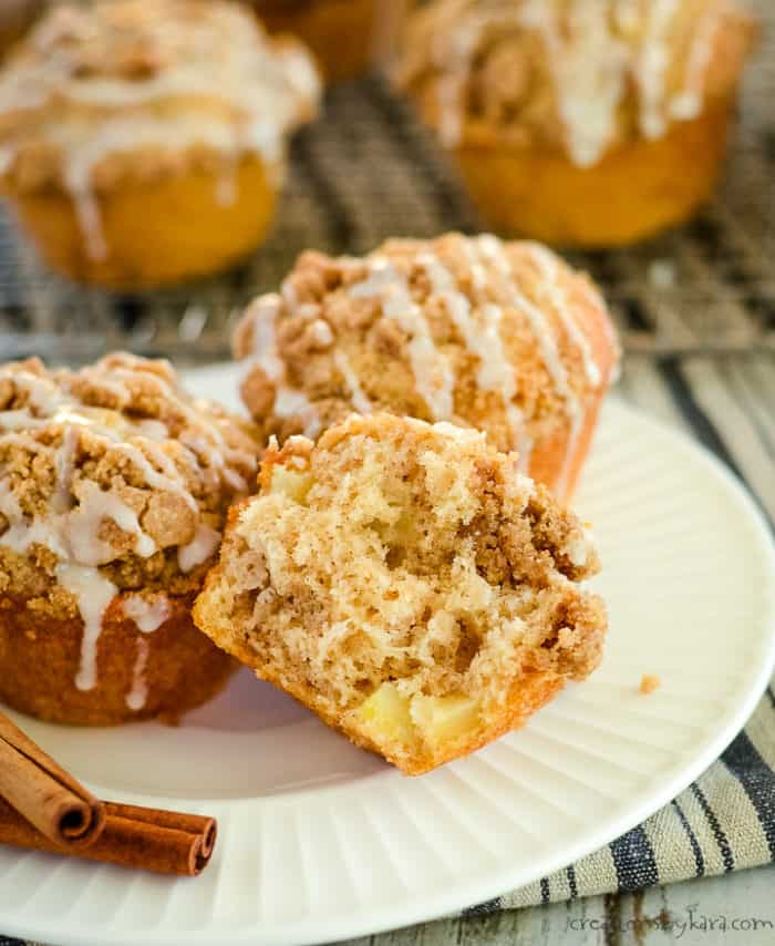 Crumble Topped Apple Cinnamon Muffins - Creations by Kara